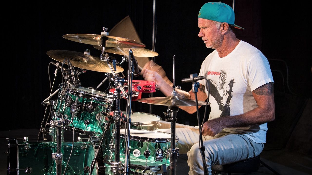 Watch Chad Smith unleash an explosive solo featuring his signature LP ...