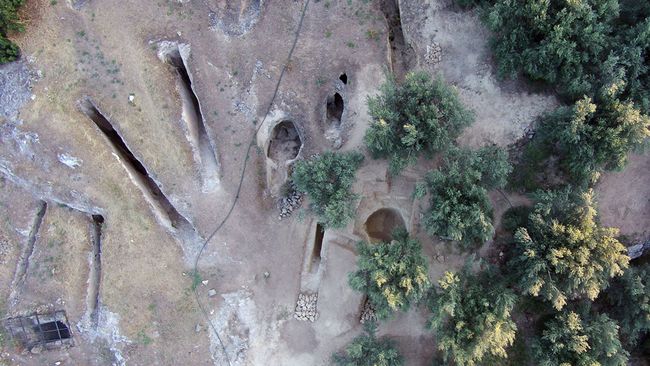 Grave Robbers Missed These Ancient Greek Graves, Filled with More than ...