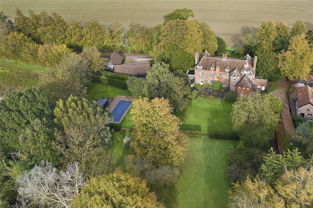 A hall house in Suffolk that comes with plenty of space and a most ...