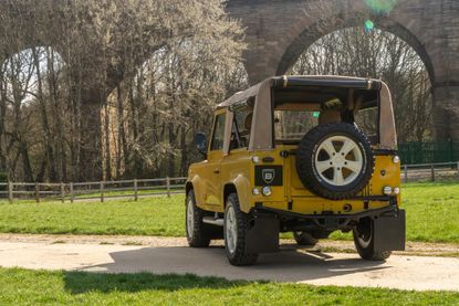Land Rover Defender restoration: 22 specialists to reinvent an ...