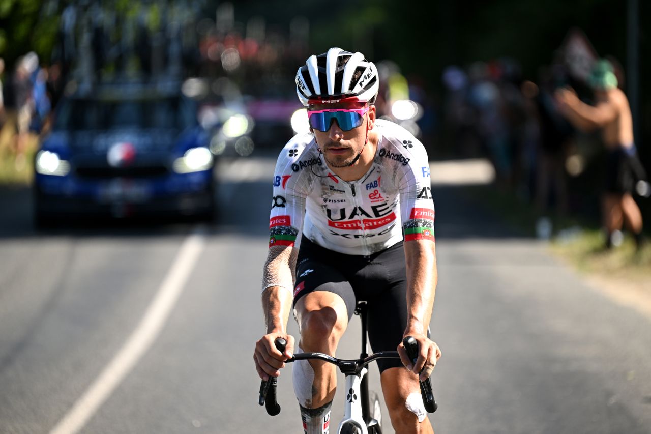 João Almeida suffers broken rib in high-speed Tour de France crash ...
