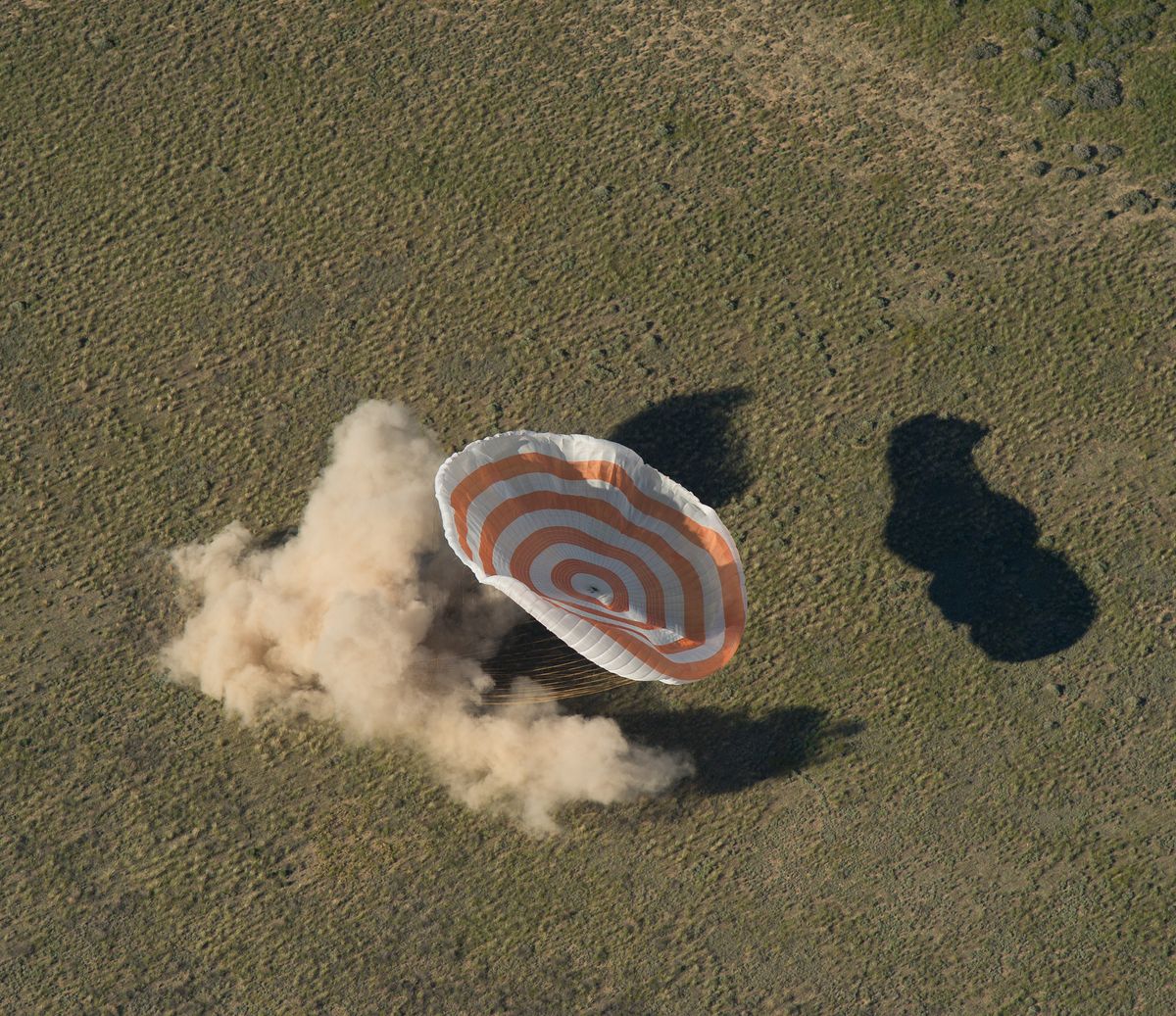 Soyuz Landing Photos: Space Station's Expedition 35 Crew | Space