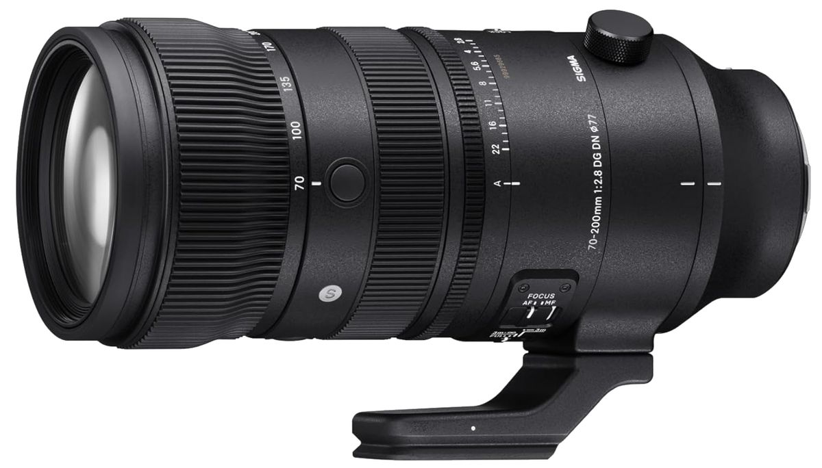 This pro photographer prefers a 70-200mm zoom lens for action shots ...
