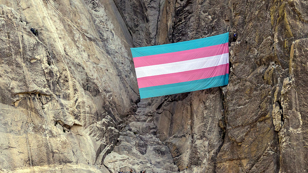 Yosemite bans large flags after climbers protest Trump cuts using ...