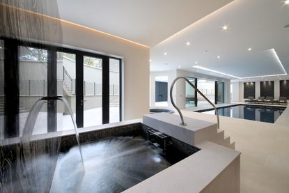 This London mansion comes with a cool cocktail bar and leisure complex