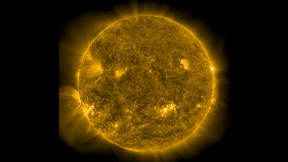 Huge, potentially disruptive sunspot will swing round to face Earth ...