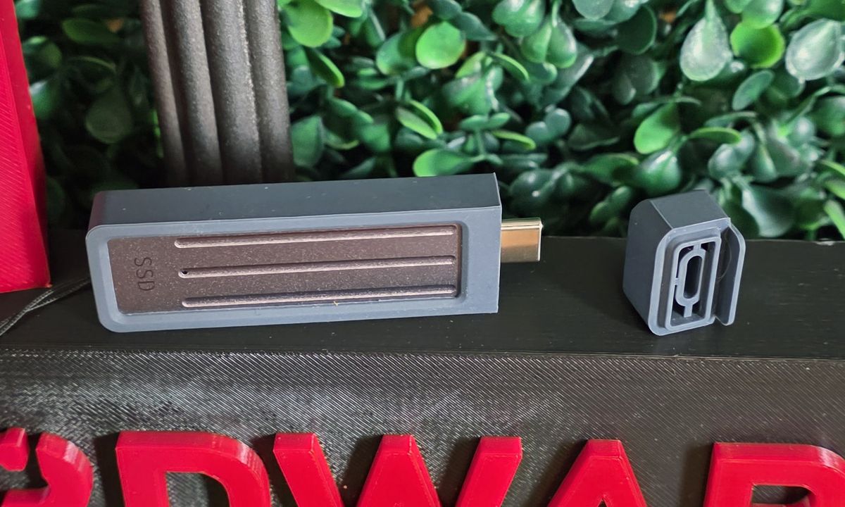 Seagate Ultra-Compact SSD Review: Premium flash drive looks, mid-range ...