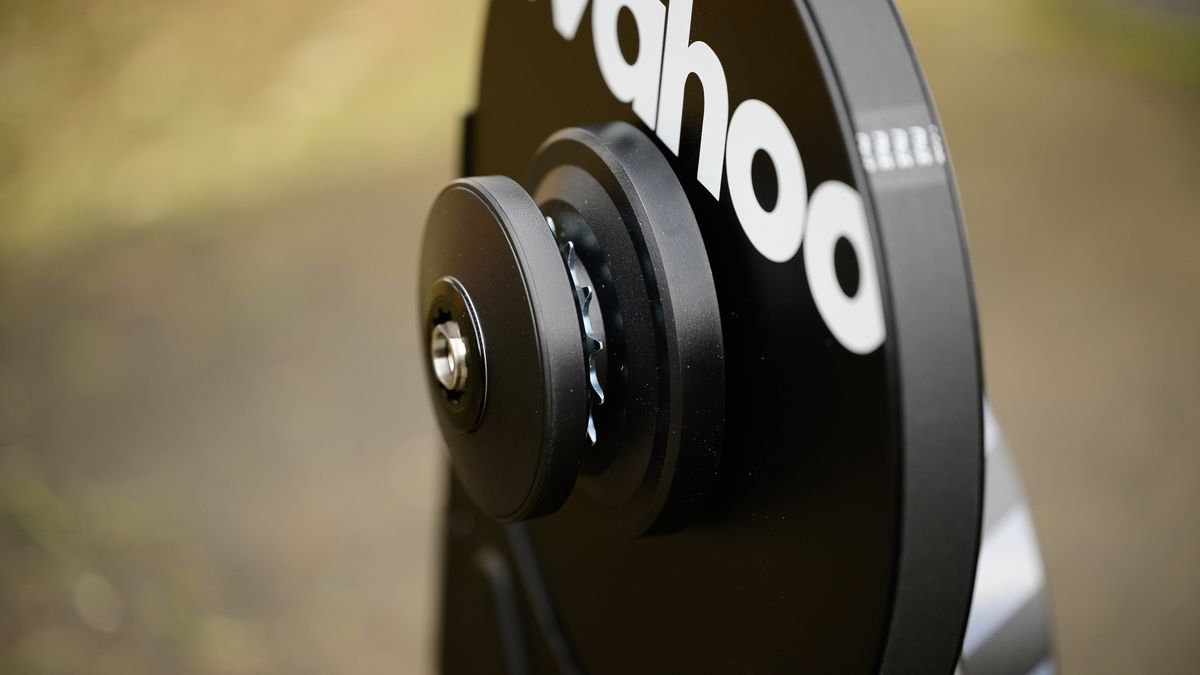 Zwift and Wahoo officially join forces: Wahoo Kickr Core Zwift One ...