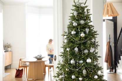 How to fluff a Christmas tree for fuller looking foliage | Livingetc