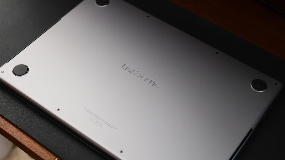 Apple MacBook Pro 14 (M3, 2023) review: goodbye touchbar | Digital ...