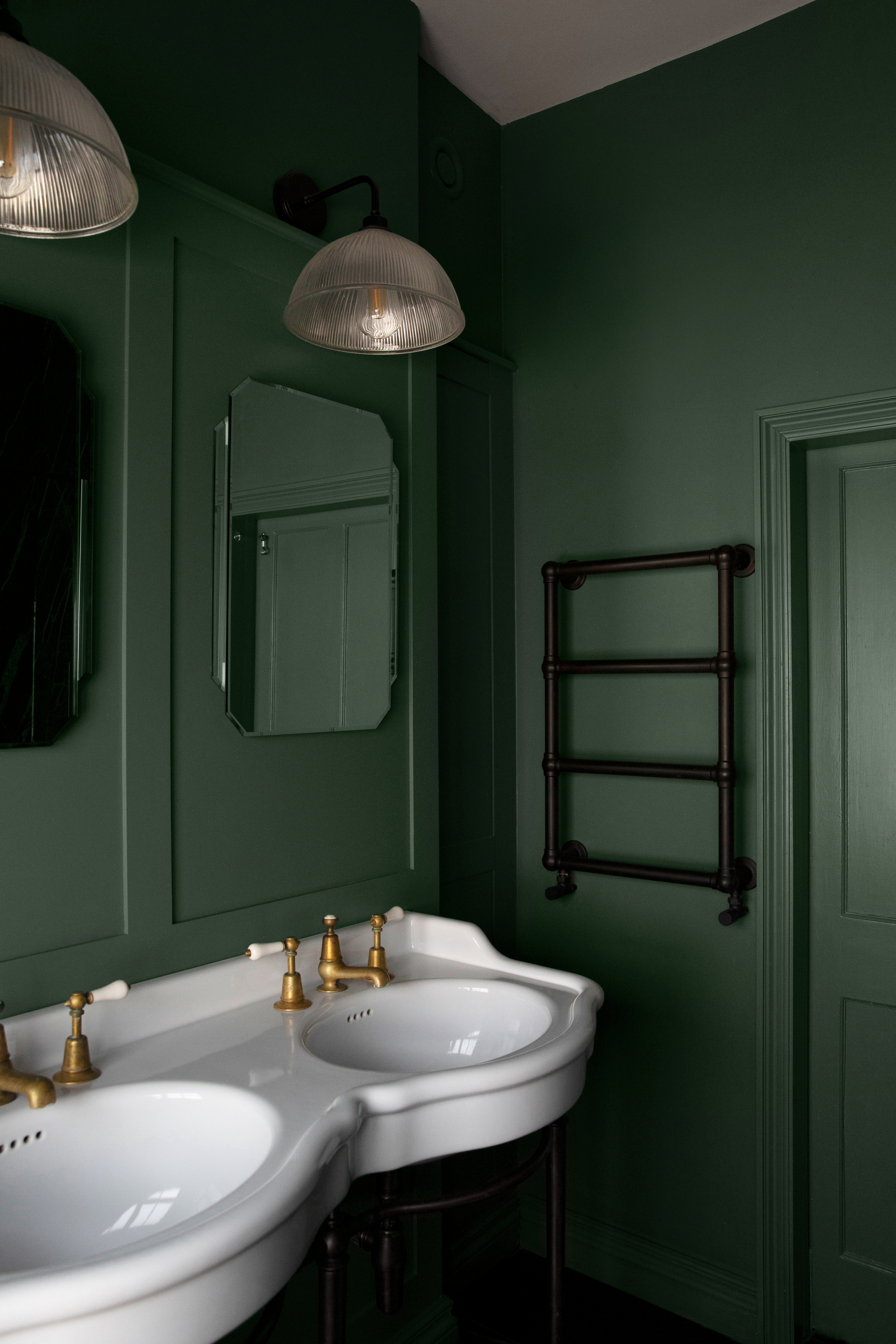 Decorating With Hunter Green Has Just Become Very,…