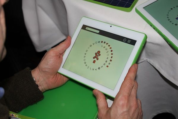 OLPC XO 3.0 Tablet Hands-On: 6-Minutes of Hand Crank for An Hour of ...