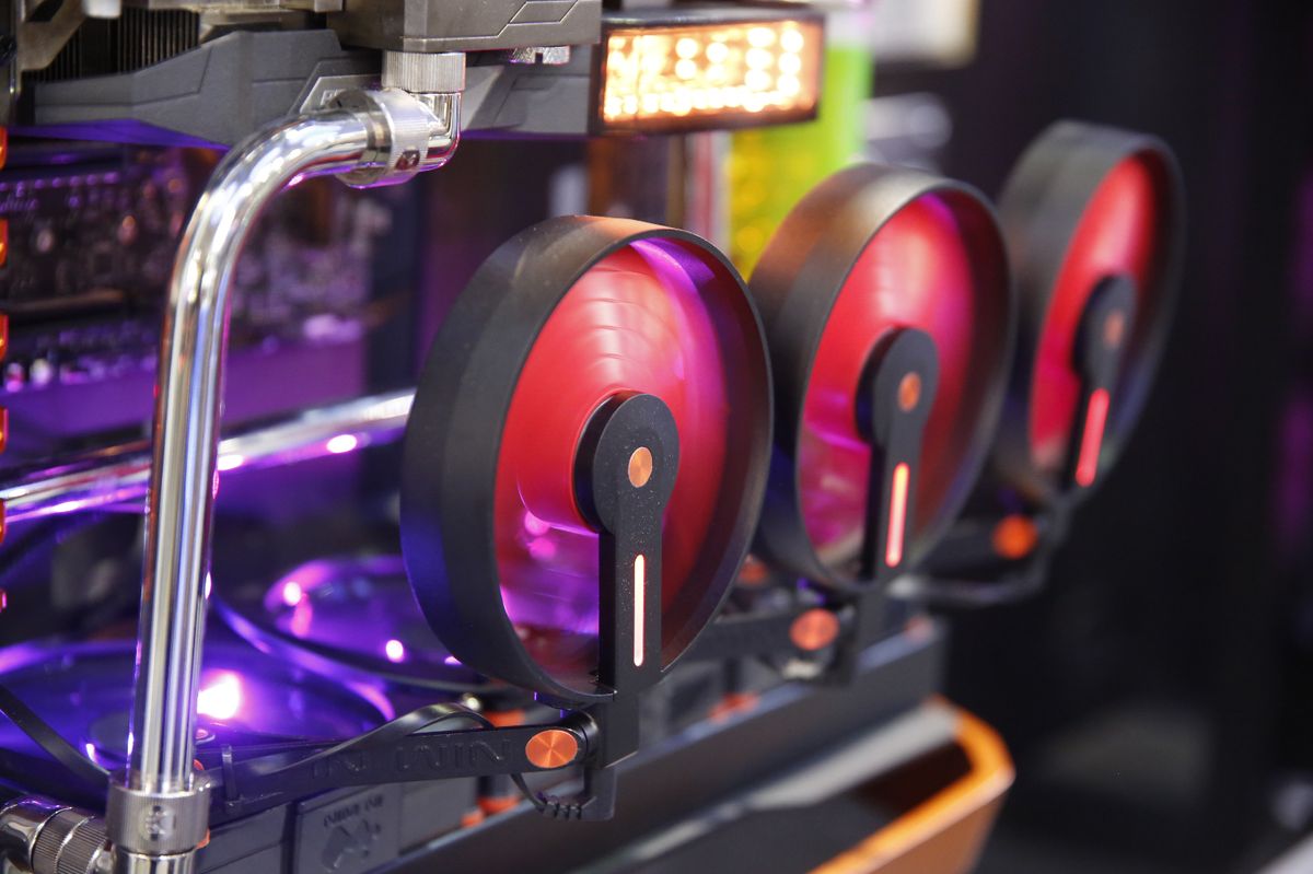 In-Win Spins Out New Polaris, Mars Fans At Computex | Tom's Hardware