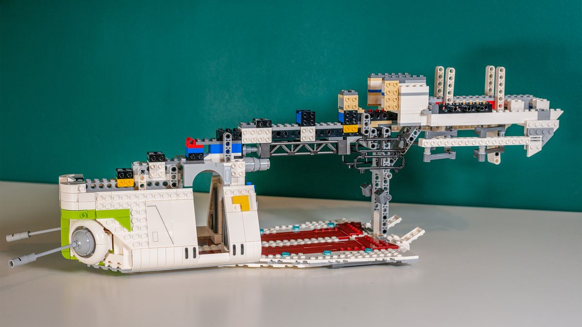 Lego Star Wars UCS Republic Gunship review | Space