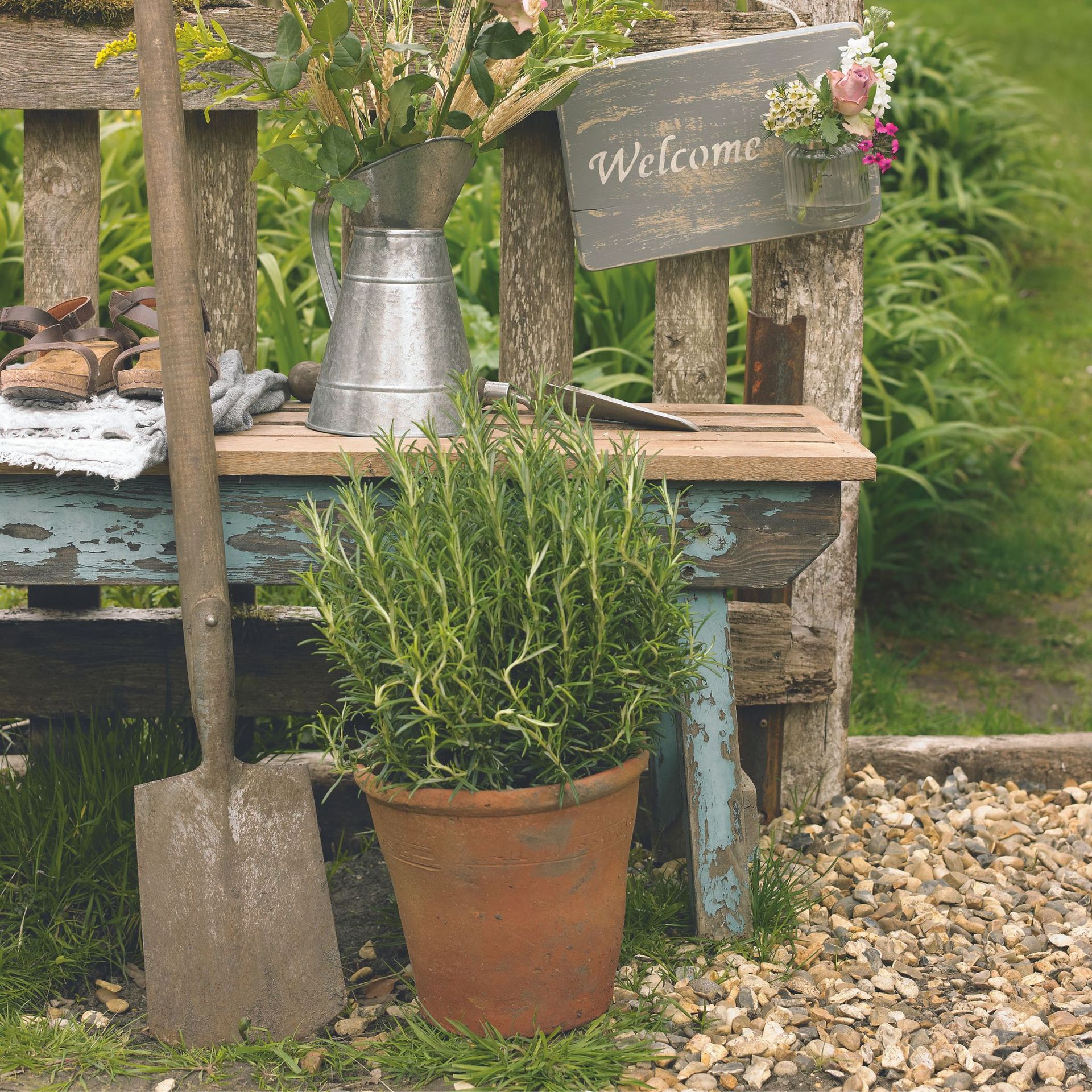 Spade vs shovel – key differences to know before you buy | Ideal Home