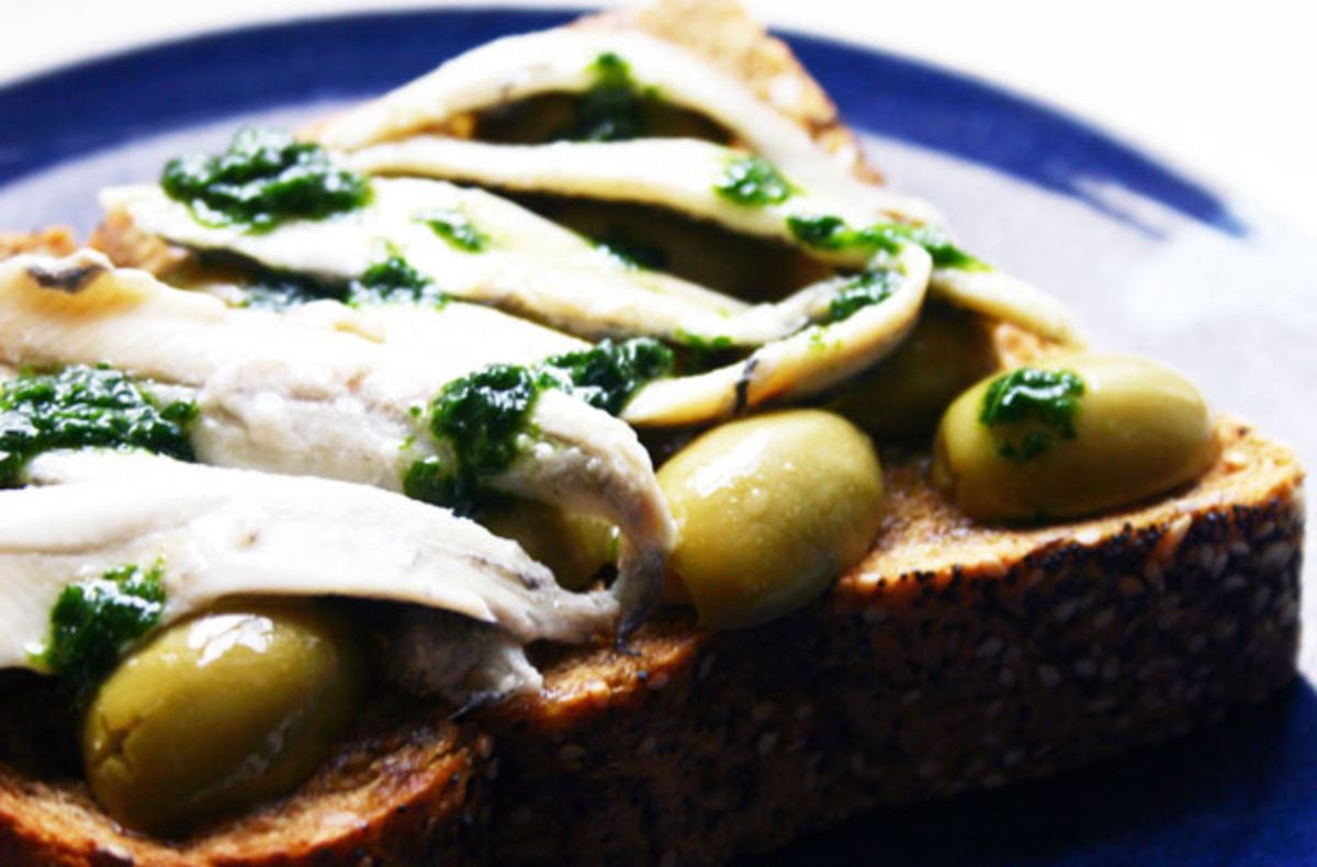 Anchovy, olive and caper bruschetta | Lunch Recipes | GoodtoKnow