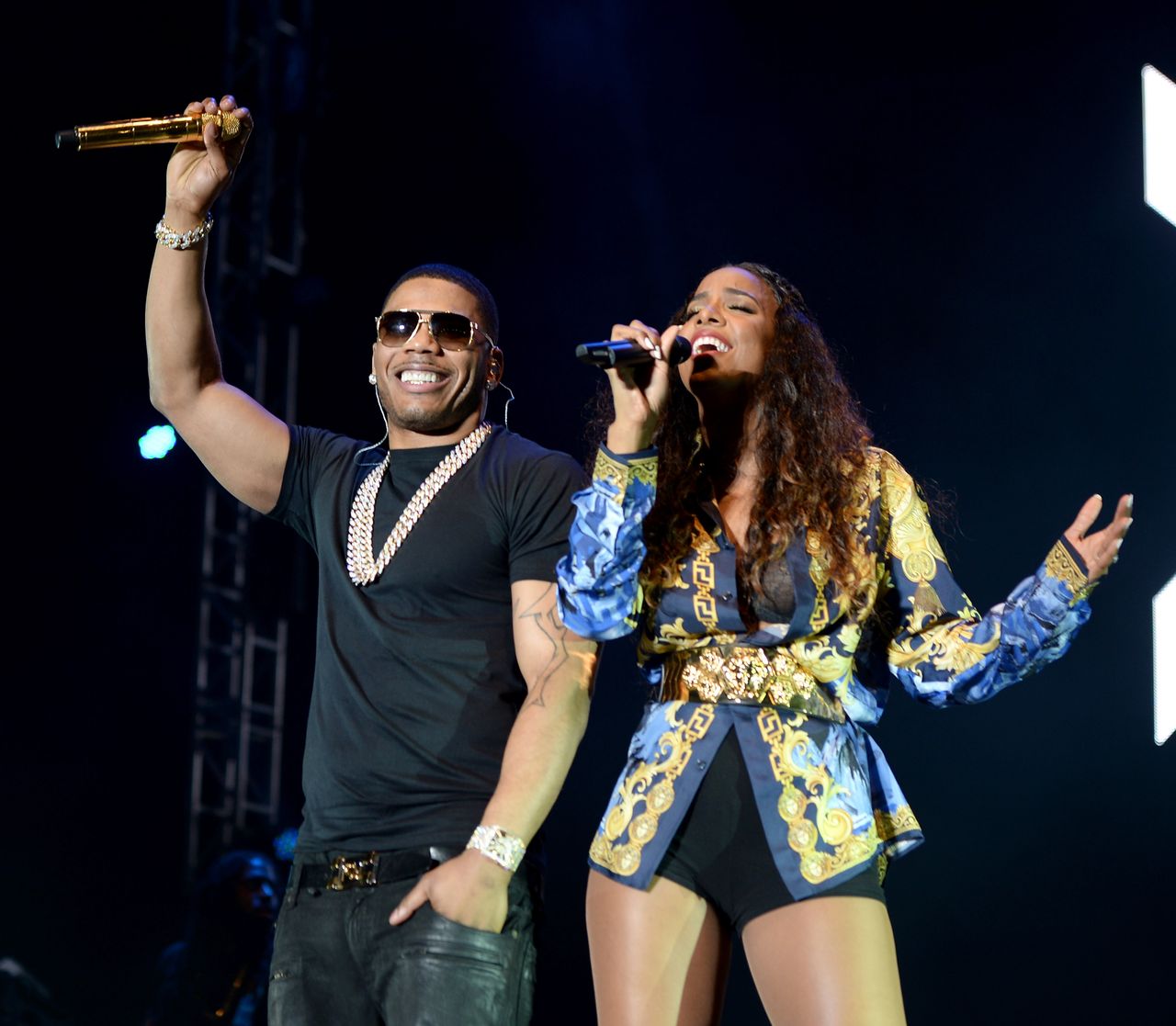 Yes, Kelly Rowland Knows She “Looks Nuts” Trying to Text Nelly on ...