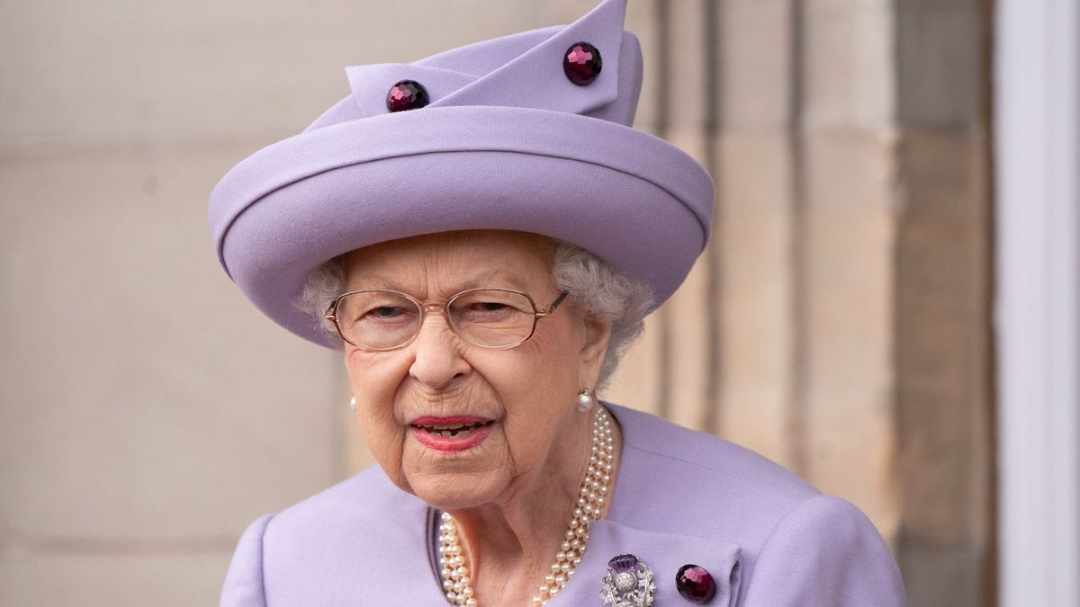 Queen’s role undergoes change as job description is updated | GoodtoKnow