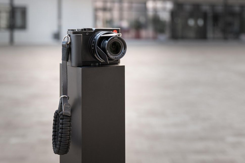 Leica debuts $1,549 street camera kit with quick-fire 'flower petal ...