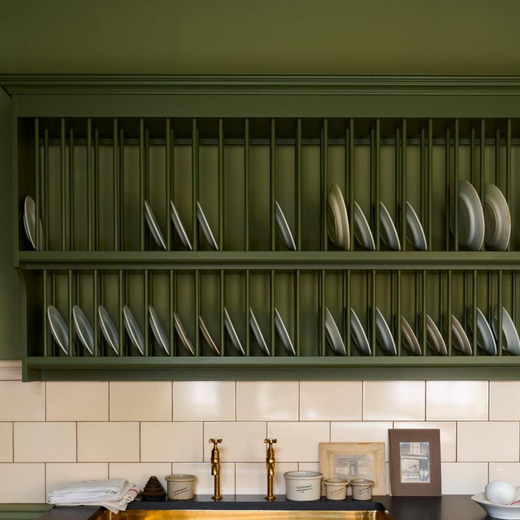 5 kitchens with plate racks that exude rustic charm | Homes and Gardens