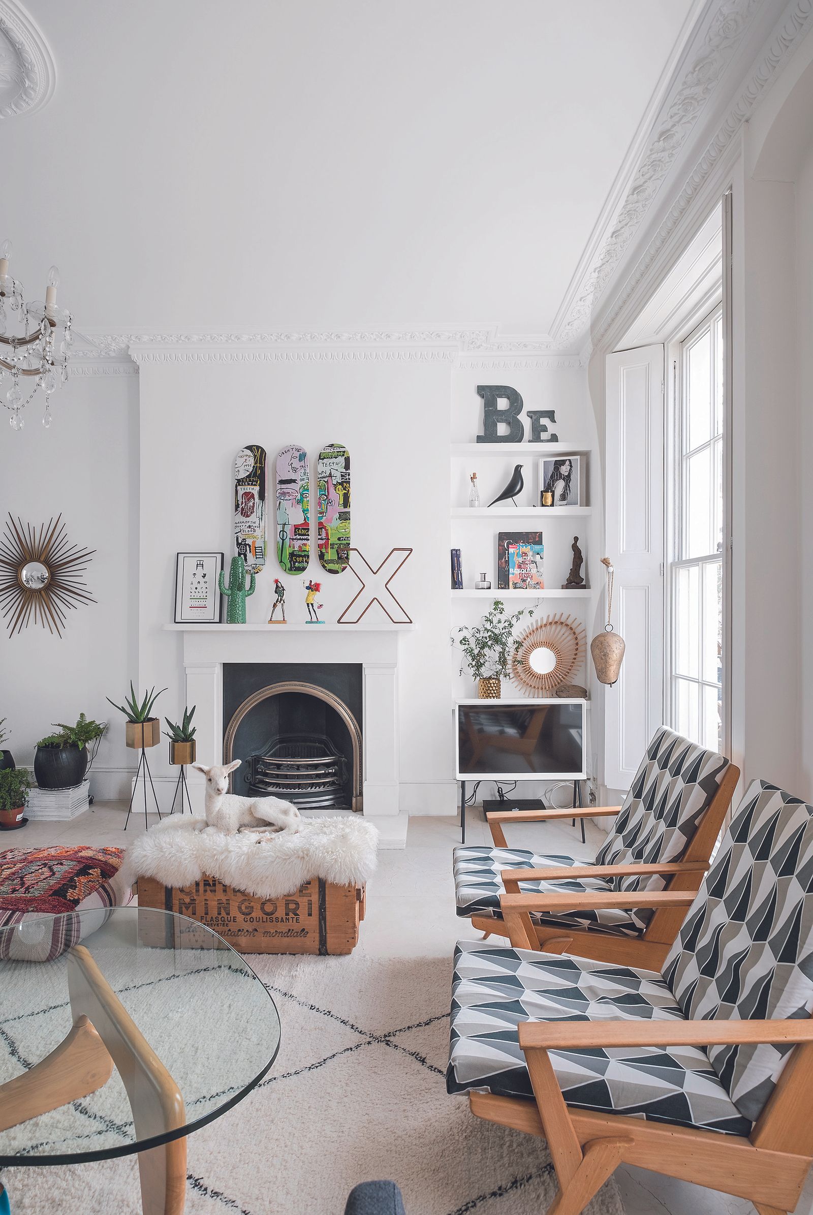 "Cluttercore" — We Delve Into This Controversial Design Trend | Livingetc