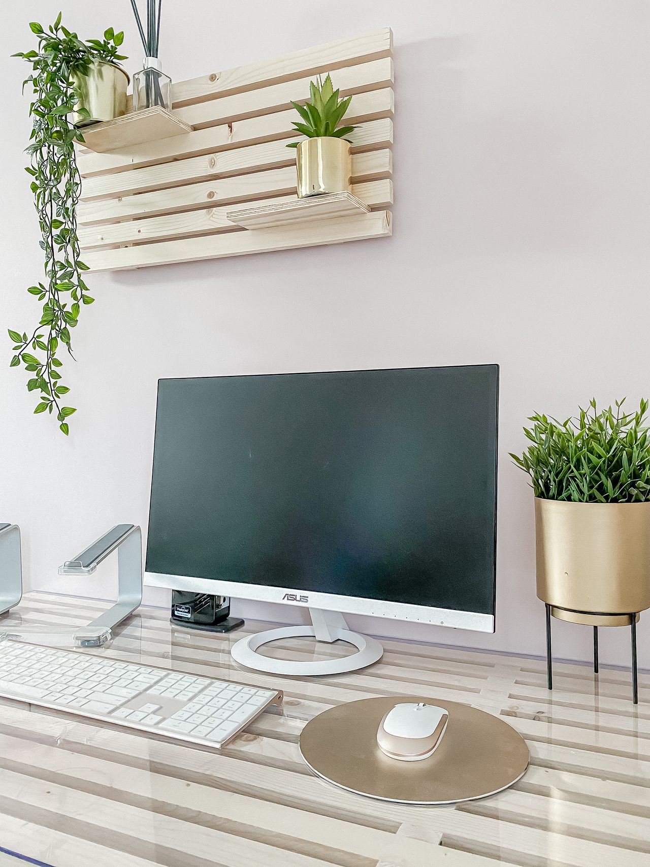 How to build a desk – 5 easy steps to DIY a slatted design | Real Homes