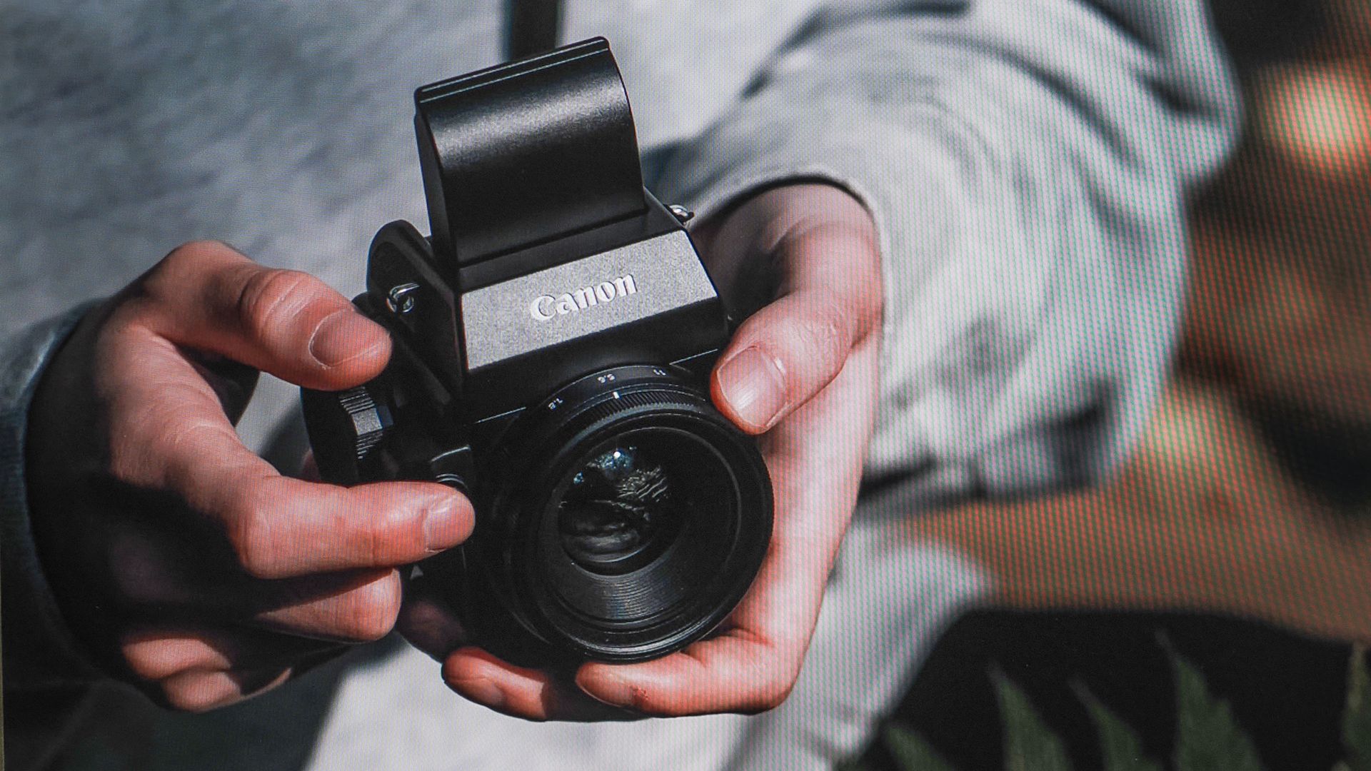 Canon goes retro! Analog concept camera with optical finder and manual ...