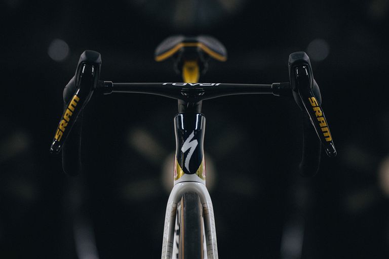 Remco Evenepoel’s Specialized S-Works Tarmac SL8 for 2026: Gold accents ...