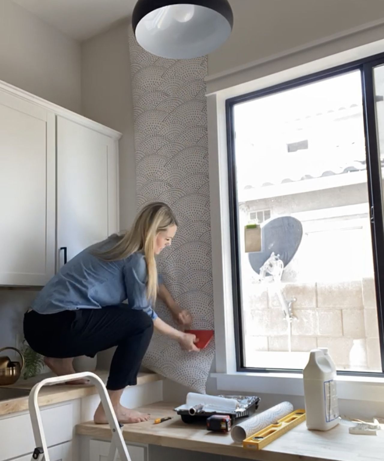 8 pro tips for wallpapering around awkward objects | Real Homes