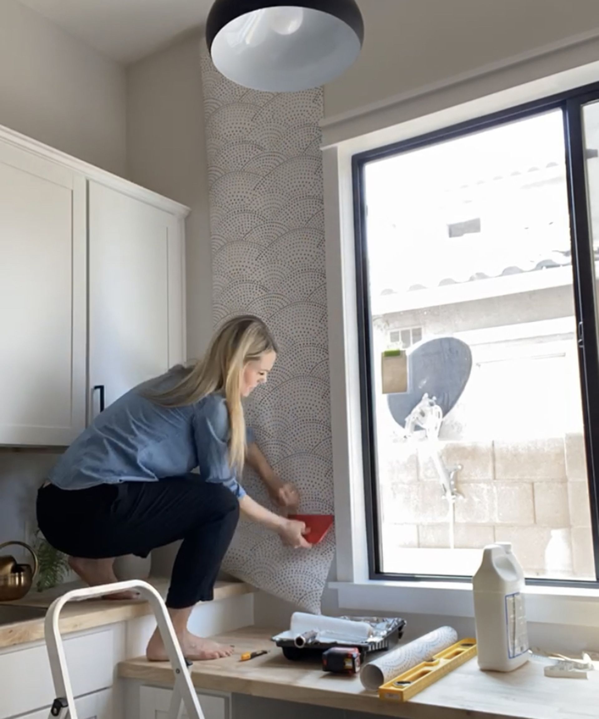 8 pro tips for wallpapering around awkward objects | Real Homes