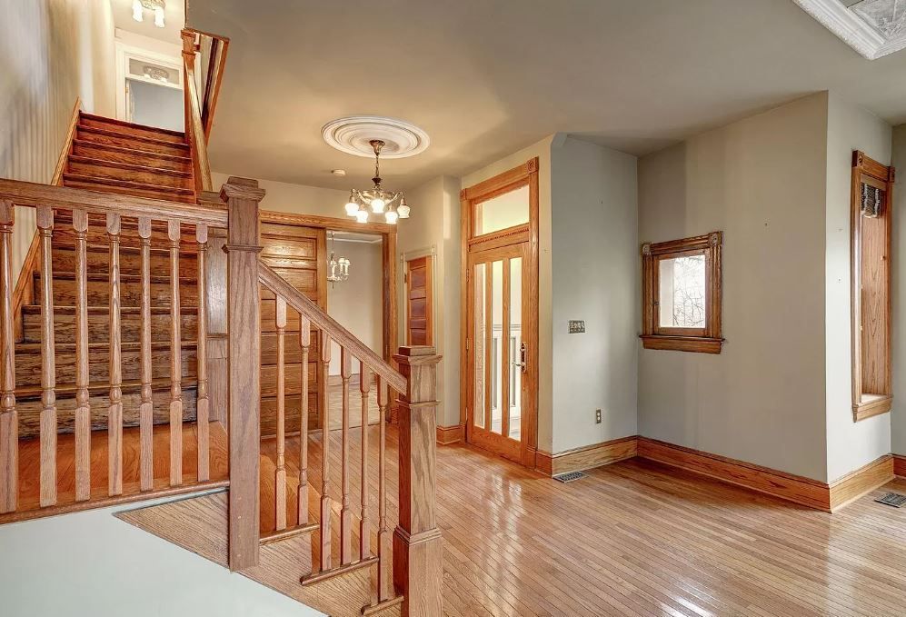 Entryway Makeovers — 5 Before and Afters of Dated Spaces | Livingetc