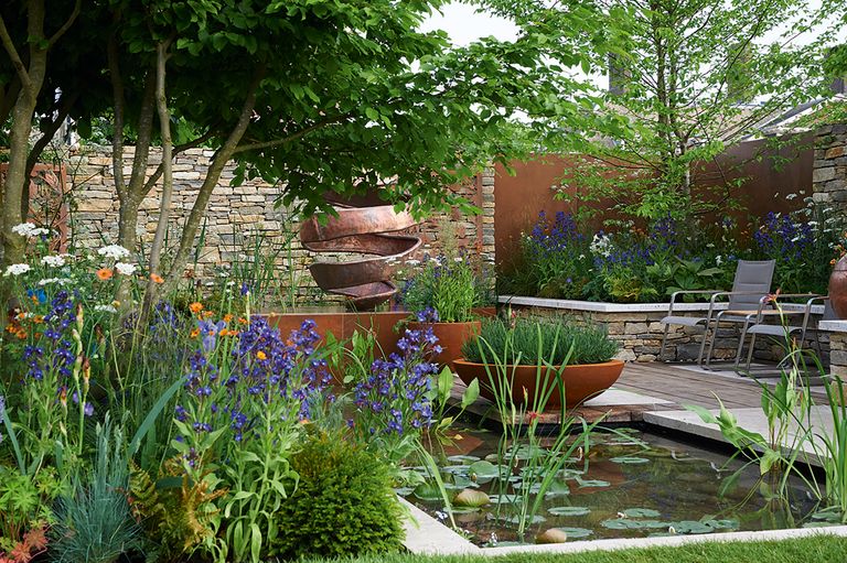 How to build a pond: a step by step expert guide | Homes and Gardens