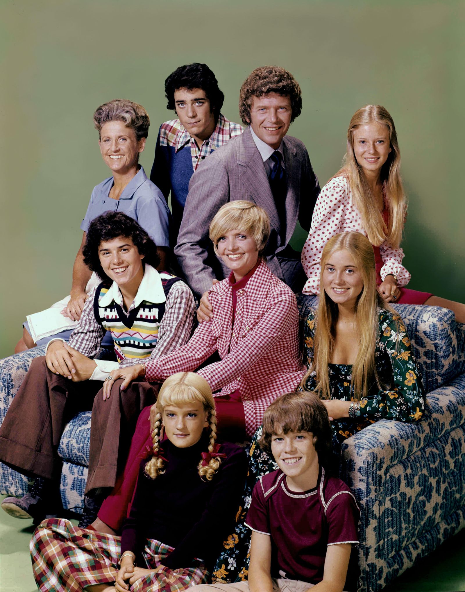 37 Classic TV Shows That Stand the Test of Time | Marie Claire