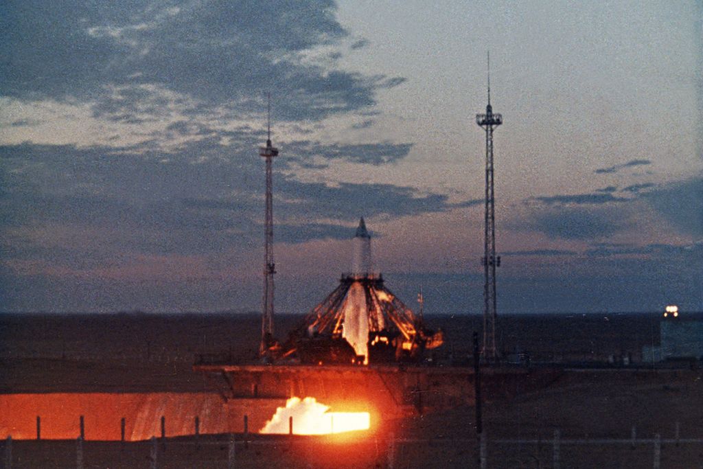 Sputnik 1, Earth's First Artificial Satellite in Photos | Space