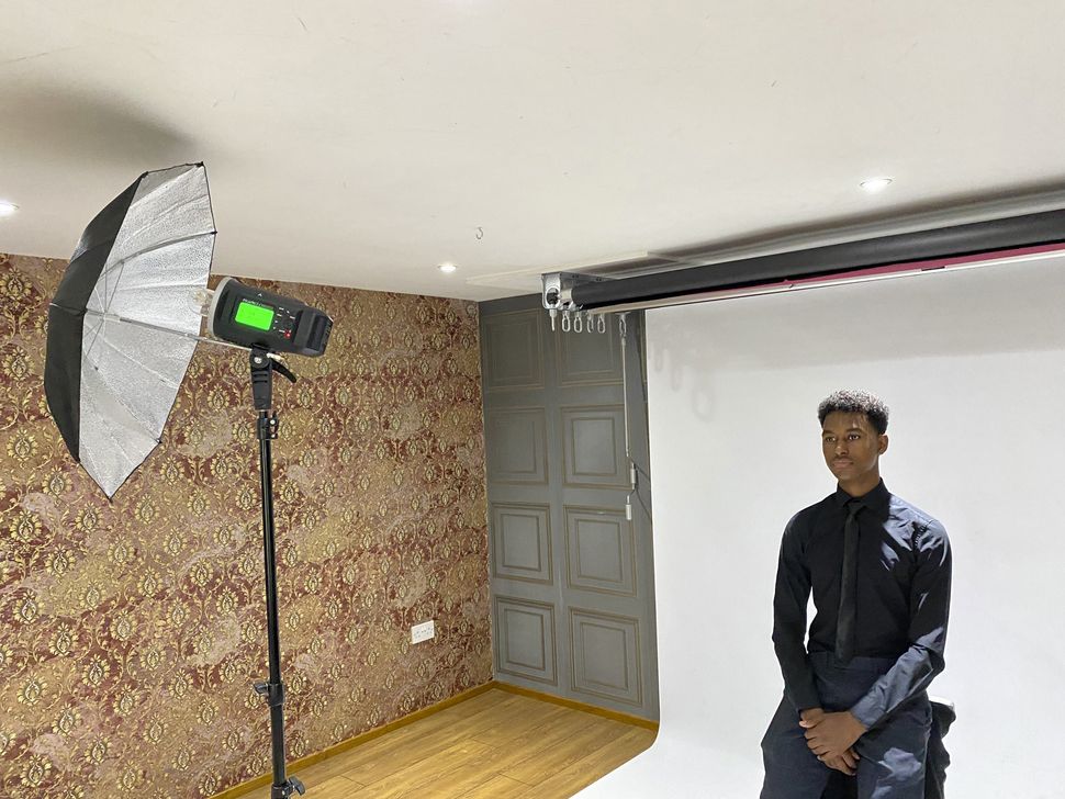 Portrait photography: How to use different flash lighting modifiers ...