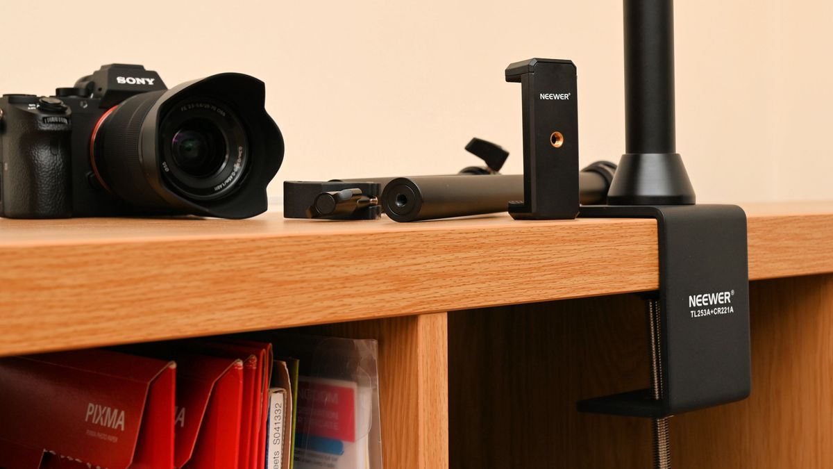 Neewer Table Top Stand review: a really solid desk mounting stand with ...