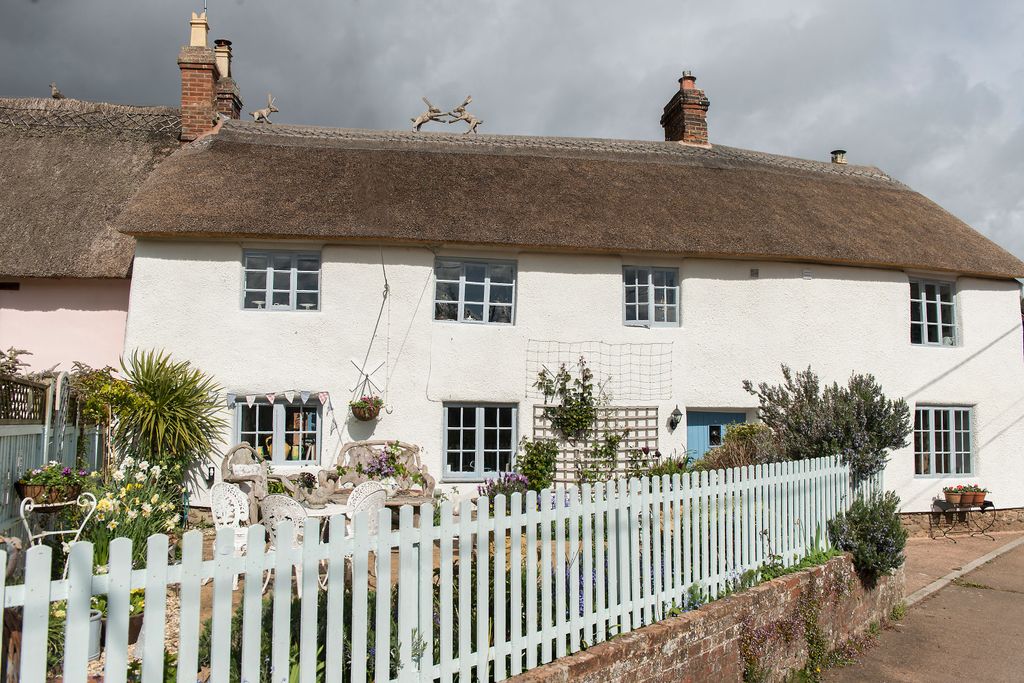A renovated Georgian cottage full of original features | Homes & Gardens