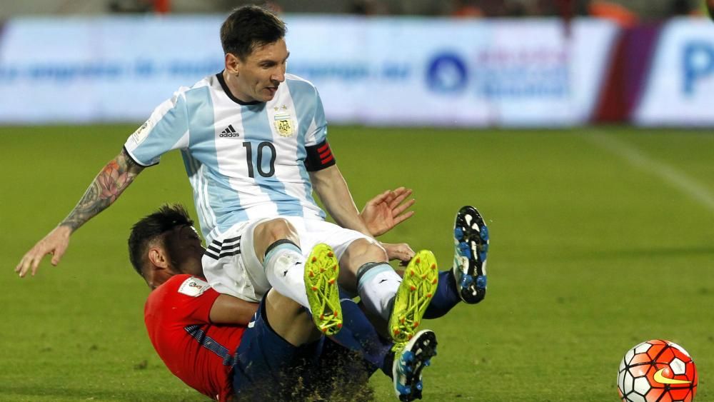 Martino hails 'phenomenal' Messi | FourFourTwo