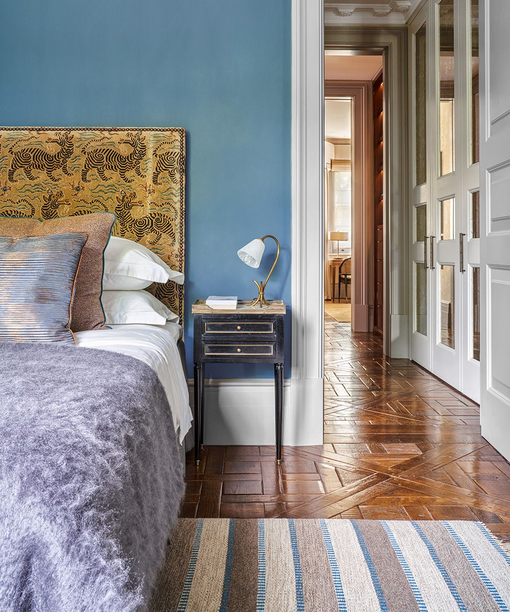 How to choose the right size area rug for your bedroom | Homes and Gardens