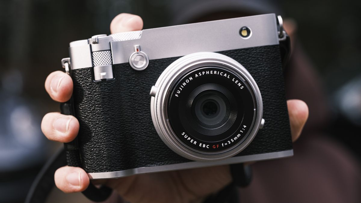 This award-winning medium-format compact camera may just be proof that ...