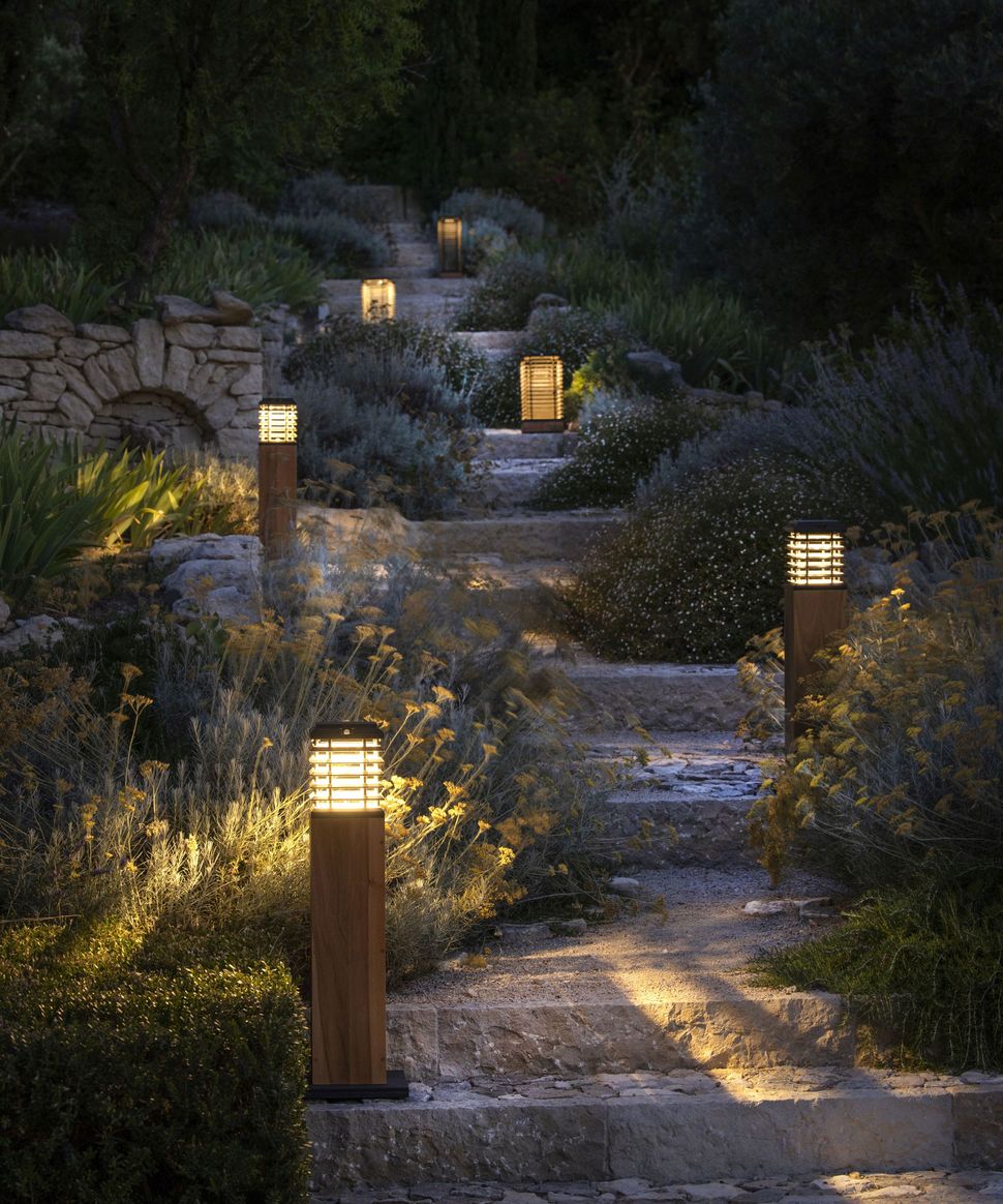 Garden path lighting ideas – 8 ways to enhance your walkways | Homebuilding