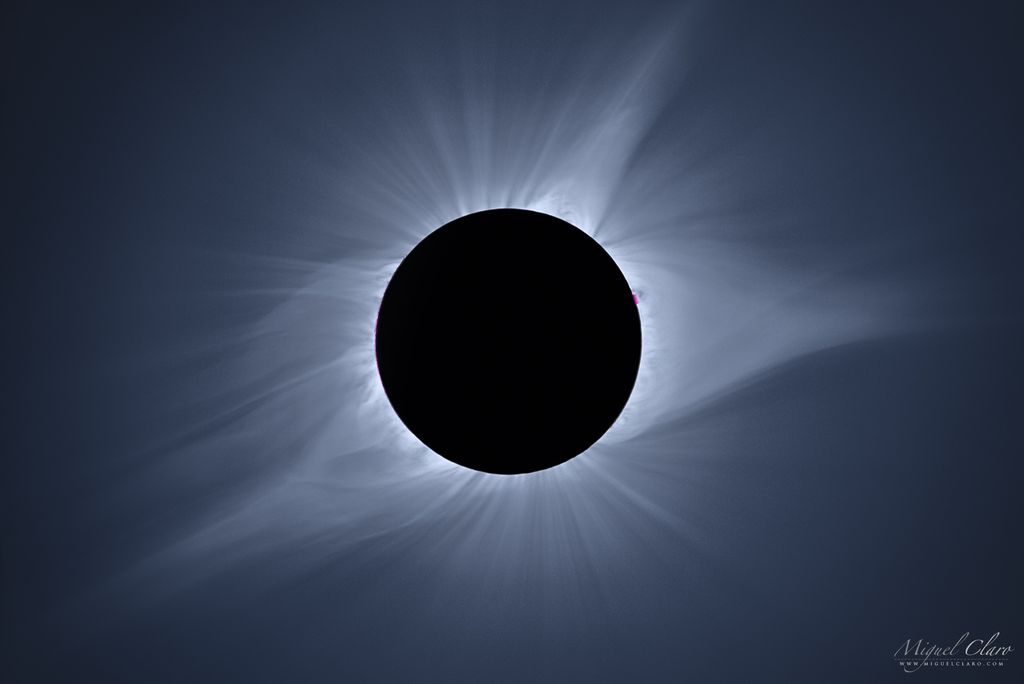 Watch the Sun's Elusive Corona Appear in Time-Lapse Solar Eclipse Video ...