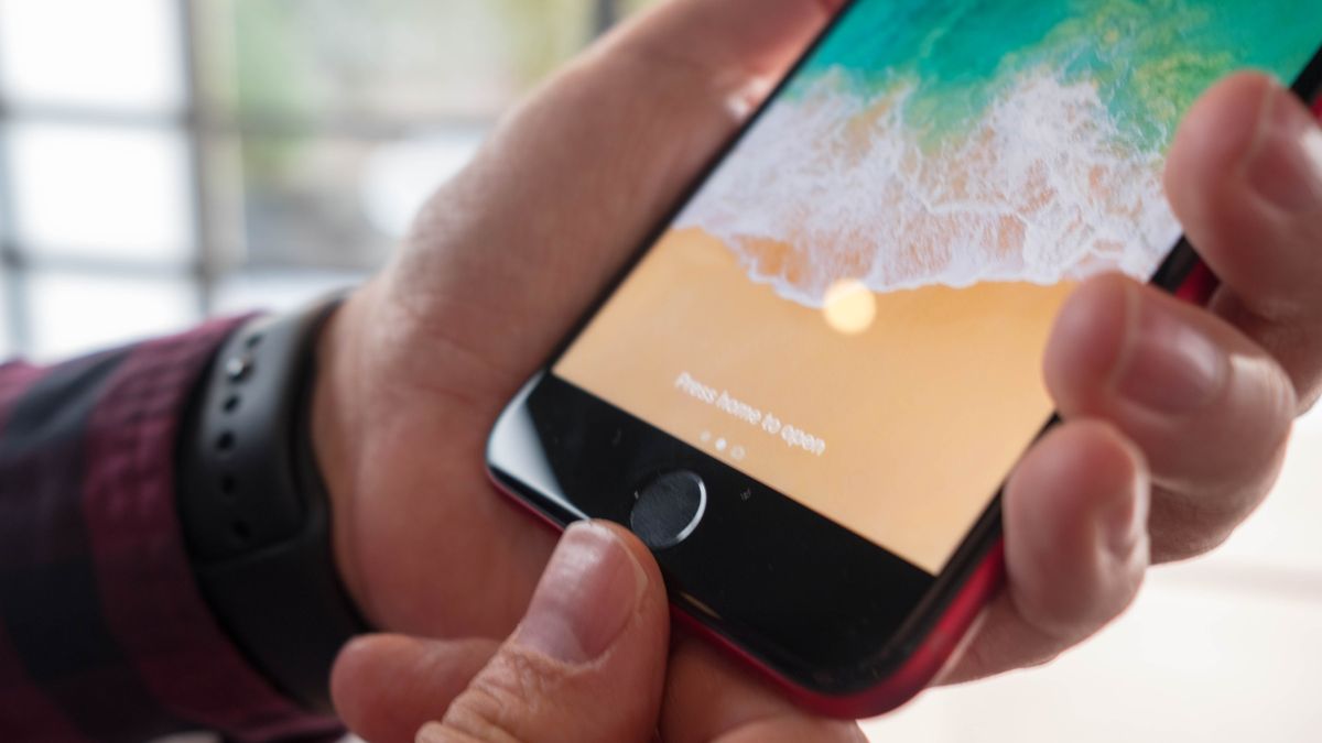 15 Product Red iPhone 8 and iPhone 8 Plus photos: Apple's new bold ...