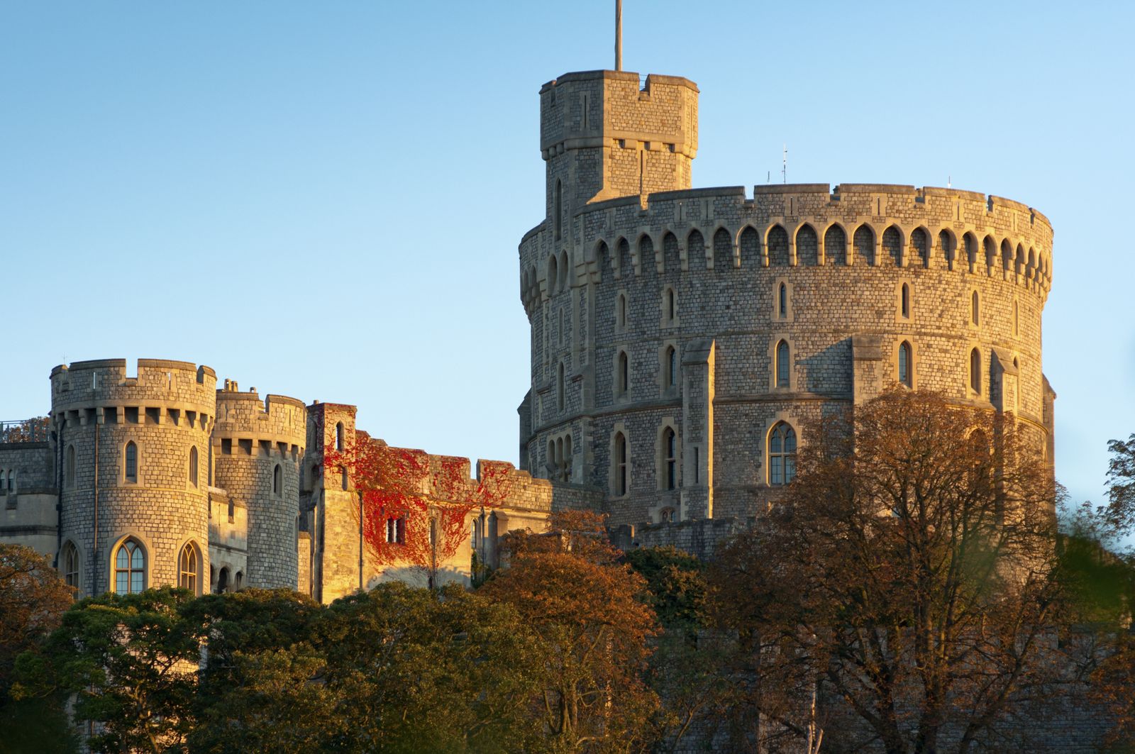 King Charles Once Saw the Ghost of Queen Elizabeth I at Windsor Castle ...