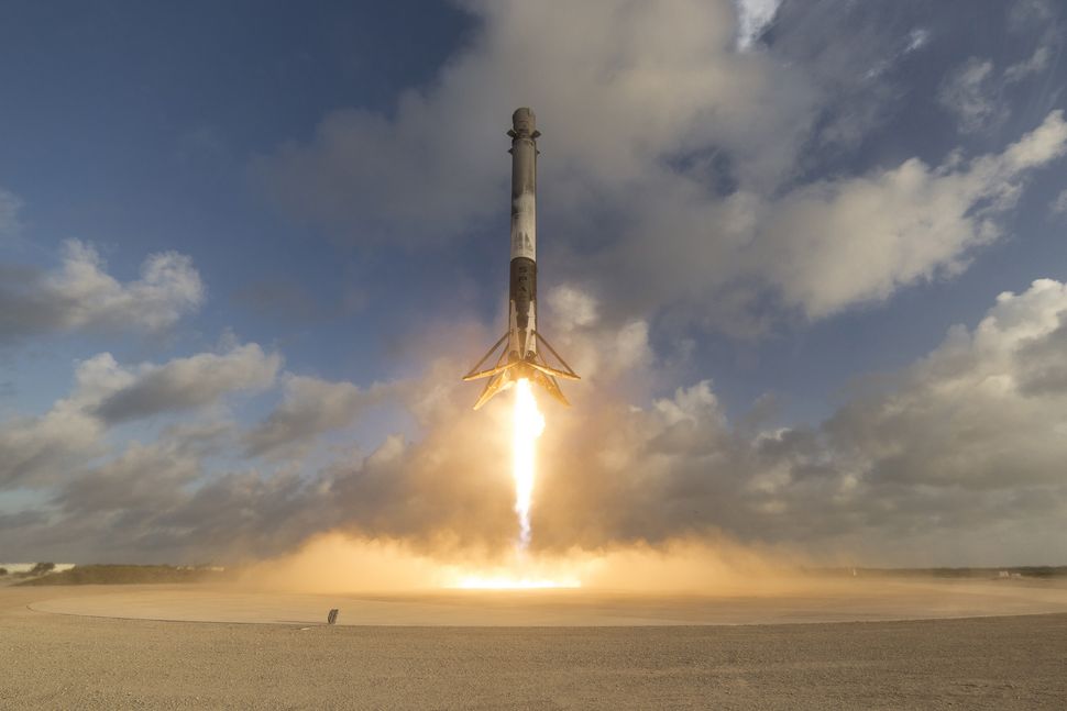 Wow! See Epic Views of SpaceX's 1st Spysat Launch and Rocket Landing ...