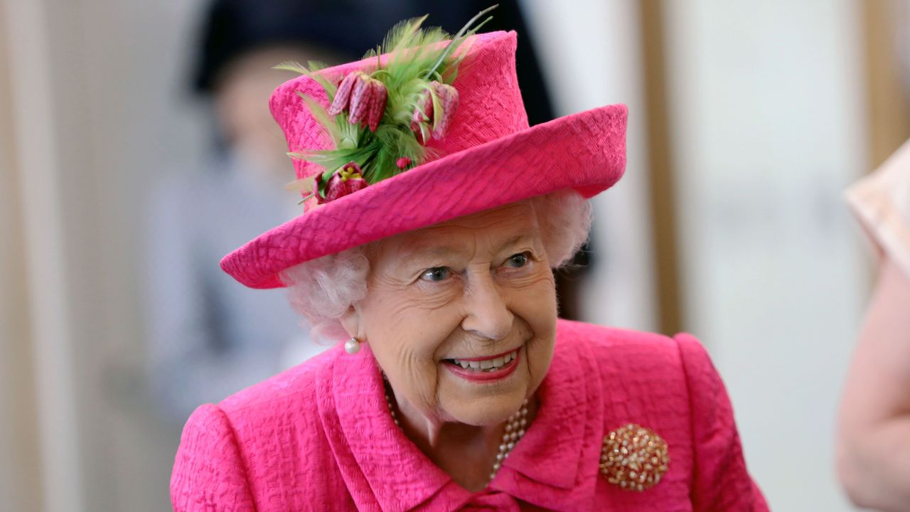 Does Queen Elizabeth II Really Not Cry, As 'The Crown' Suggests ...