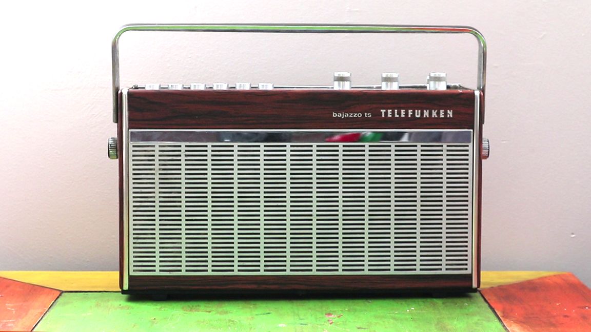 Choose Your Own Adventure with This Raspberry Pi Interactive Radio ...