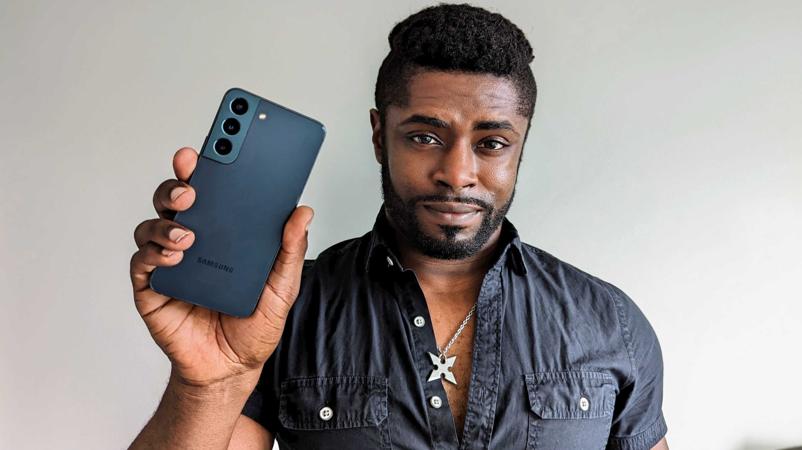 My favorite Samsung flagship is finally as cheap as the Pixel 7 ...