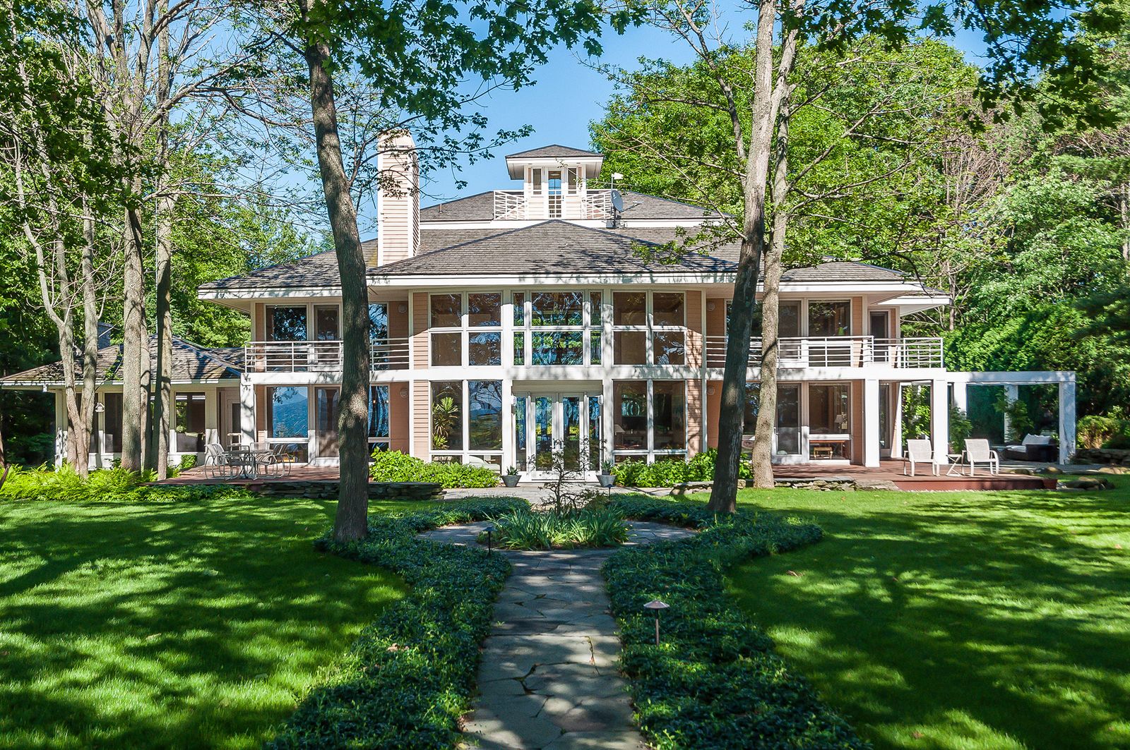 6 beautiful homes on the Great Lakes | The Week