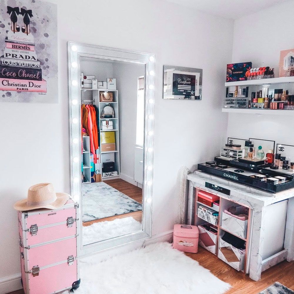 Mum transforms dingy spare bedroom into a dressing room of dreams ...